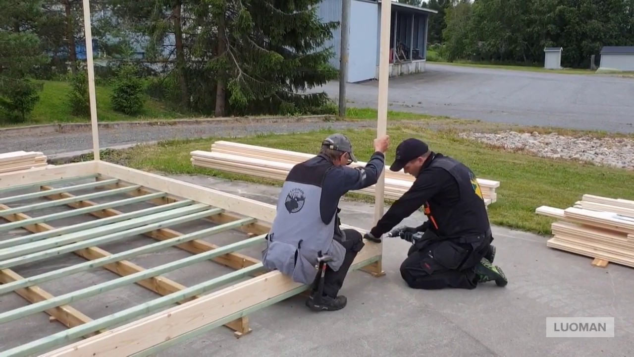 Building of a corner post cabin with insulation - YouTube