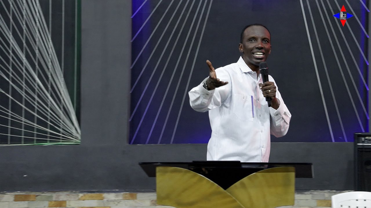 RESTE DEVANT LUI TOUS LES JOURS by Chris NDIKUMANA - YouTube