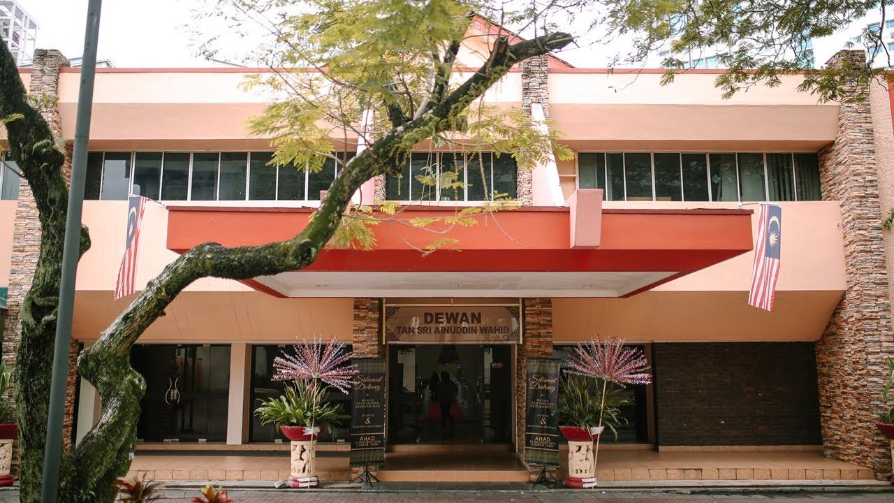 Ep 2 : Dewan Tan Sri Ainuddin Wahid - YouTube