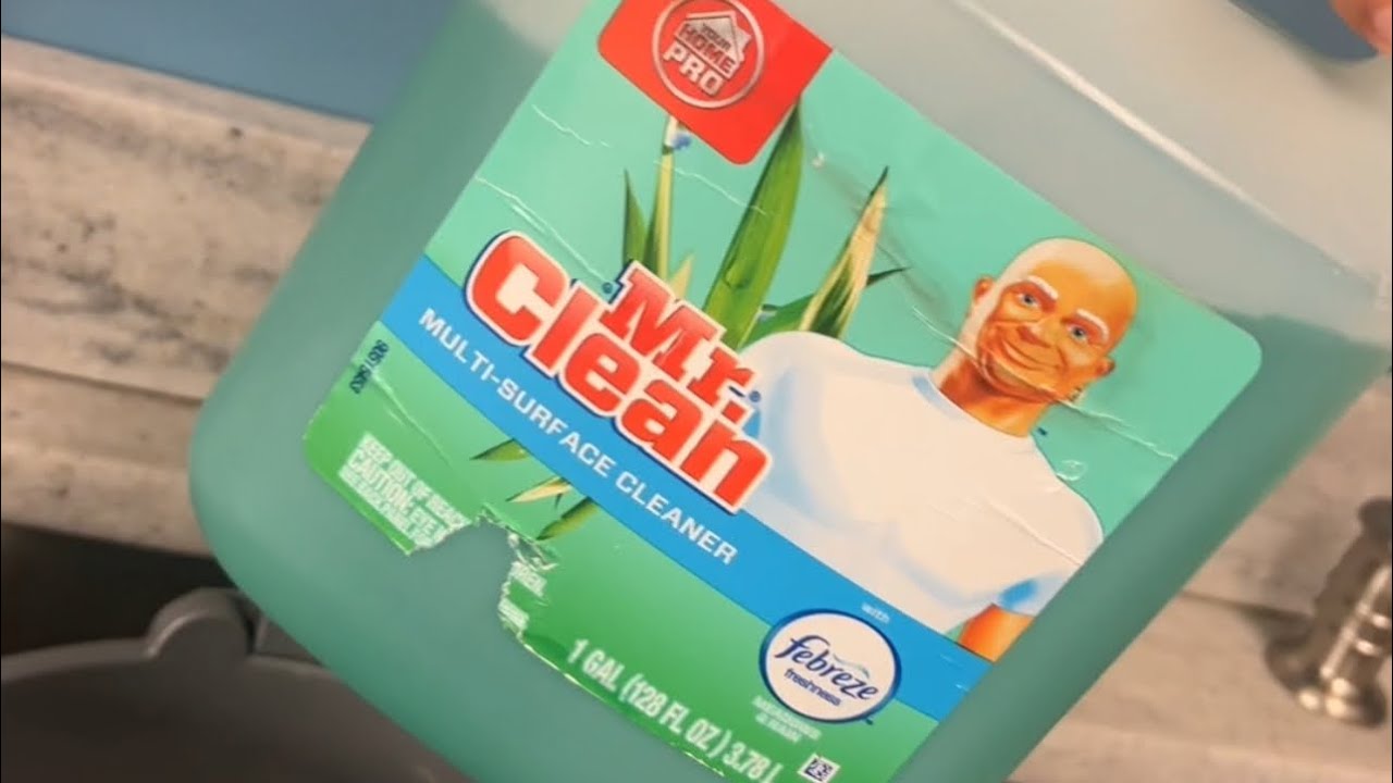Twist mopping using mr clean 🫧🪣 🫶🏽 - YouTube