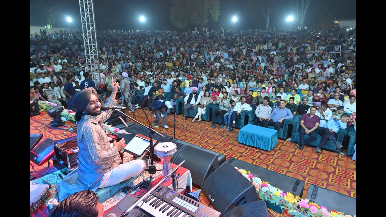 Satinder Sartajaj Night Trident Group Live Barnala - YouTube
