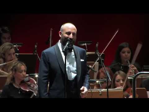 Halit Ergenç singing \
