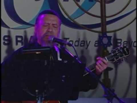 Mike Hanopol Singing Hebrew Song - YouTube