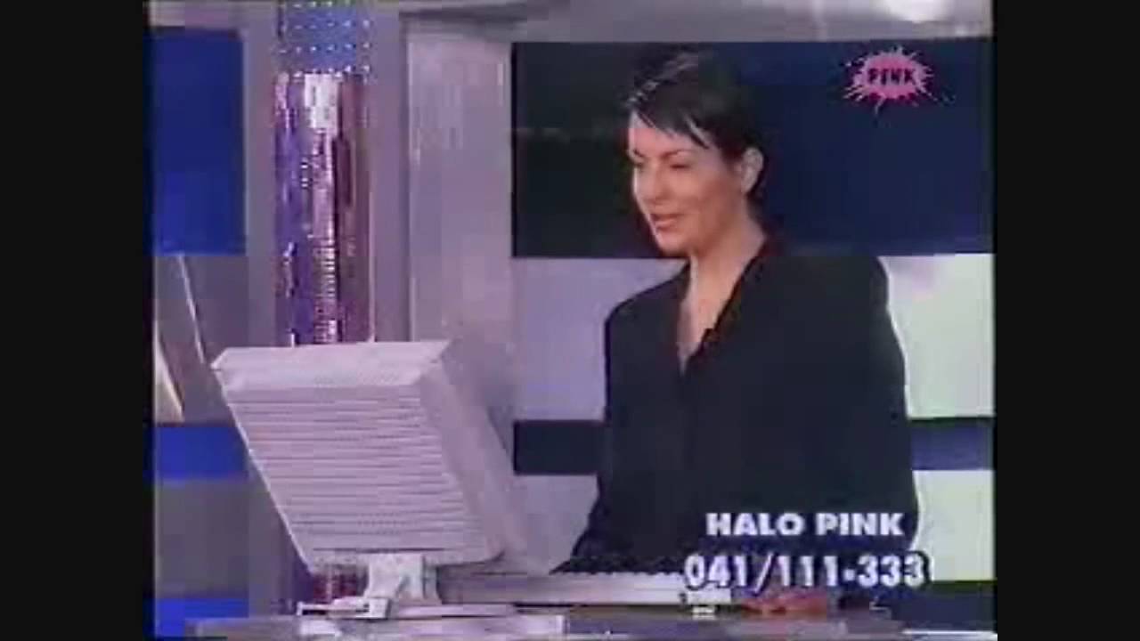 TV reporter faints on TV VERY FUNNY - YouTube