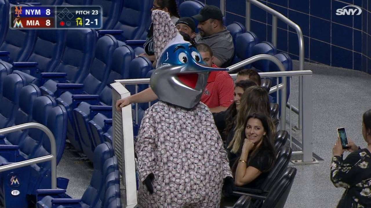 NYM@MIA: Billy the Marlin wears his PJs in the 14th - YouTube
