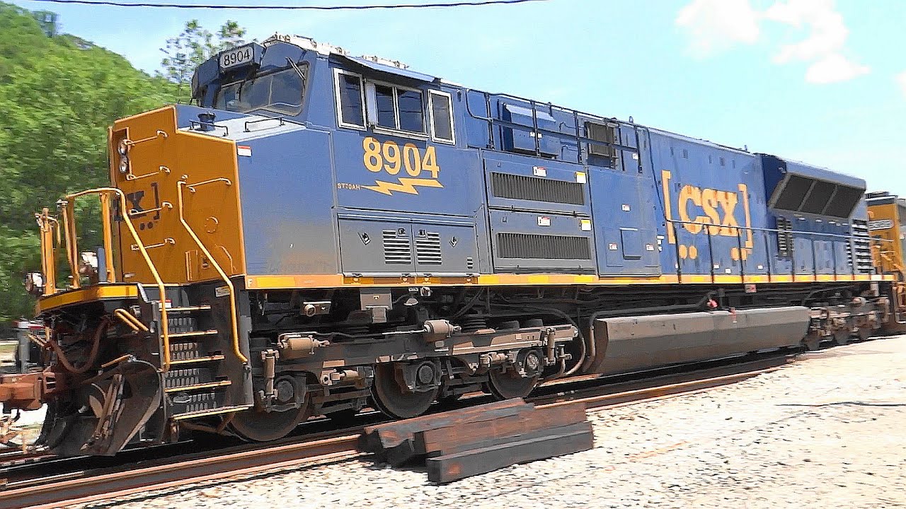 CSX Train Meet in Ohiopyle With New EMD ST70AH Tier 4 - YouTube
