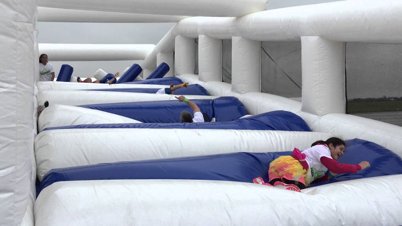 THE GREAT INFLATABLE RACE - BROOKLYN, NY - YouTube