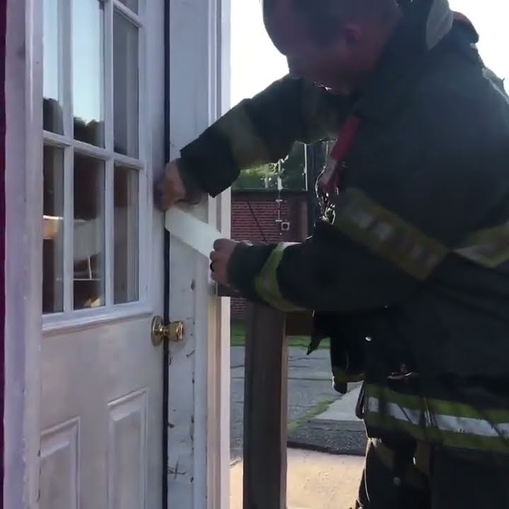 How to use the Firefighter Swipe Tool on residential doors Go to ...
