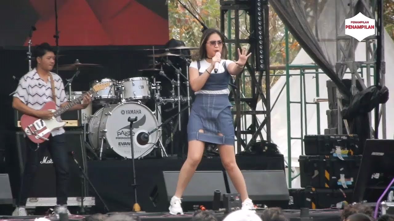 CUKUP TAK LAGI - GEISHA - LIVE AT KERLAP KERLIP FEST 2023 - YouTube