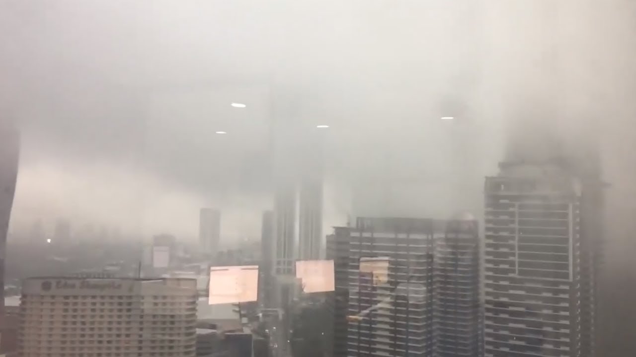 Thick Smog Engulfs Tower Blocks In Manila - YouTube
