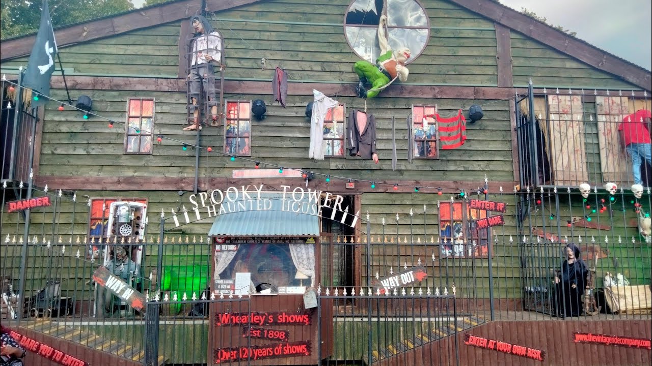 Scarrotts fun fair. Spooky Towers. John Wheatley. - YouTube