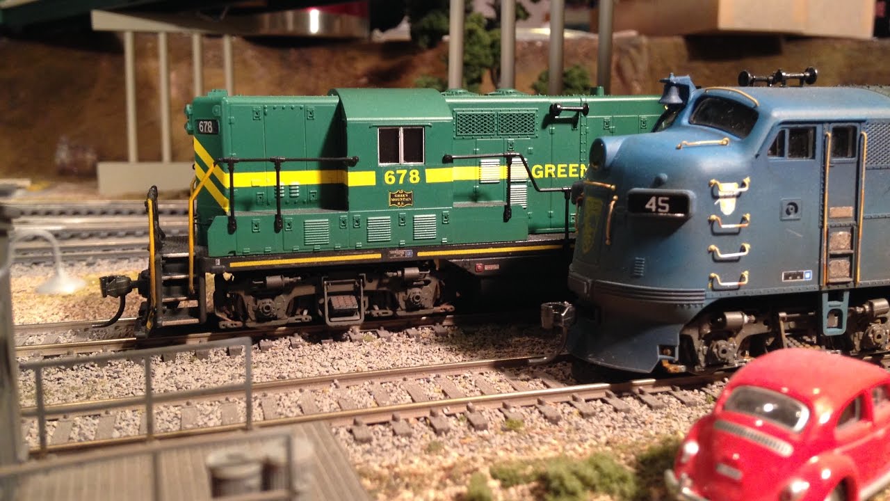 Atlas HO GP7 with TCS WOW decoder - YouTube