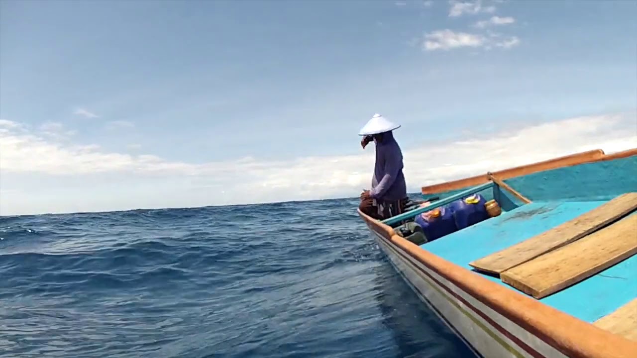 Handline Tuna Fishing in Indonesia - YouTube