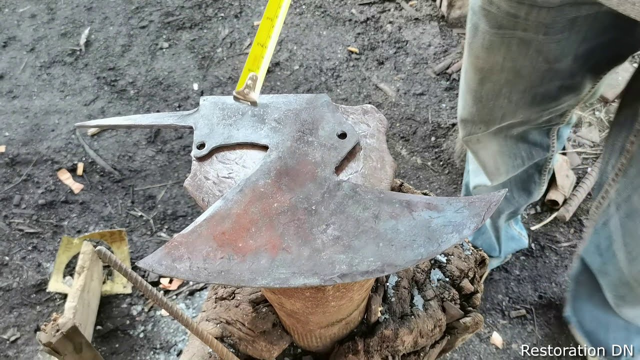 MAKING AN AXE FROM TRACTOR'S PLOUGH DISC. - YouTube