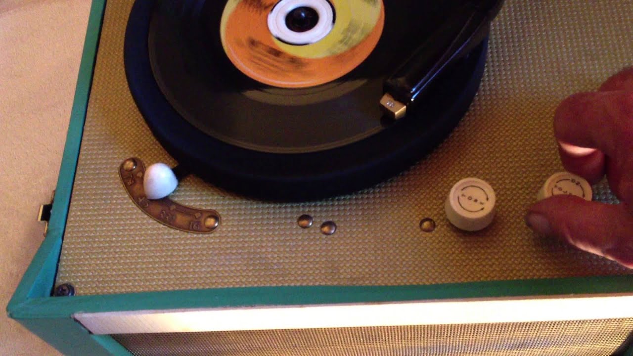 1950's Airline Suitcase 4 speed record player demonstration - YouTube