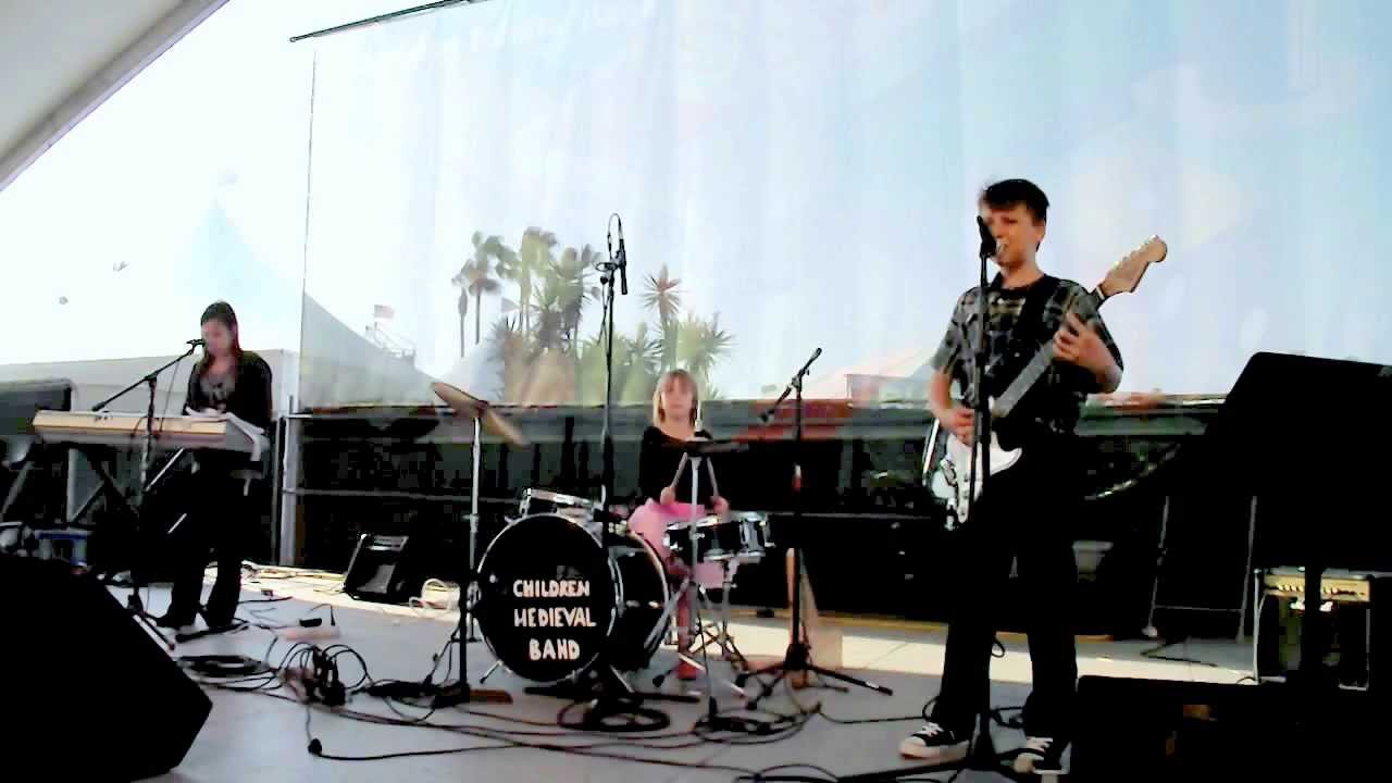 Children Medieval Band live - Talking bout you - by Chuck Berry - YouTube