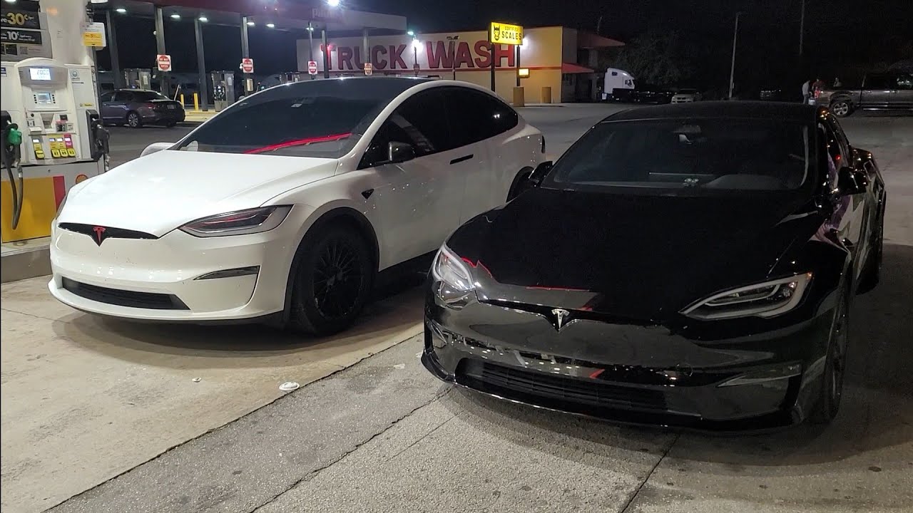 Gutted Tesla Model X Plaid vs Full Weight Tesla Model S Plaid - YouTube