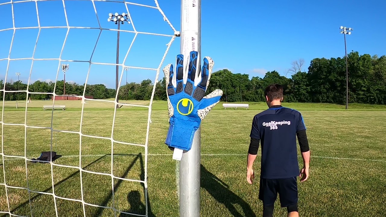 BEST GRIP IN THE WORLD? Uhlsport Hyperact Supergrip+ HN Grip Test - YouTube