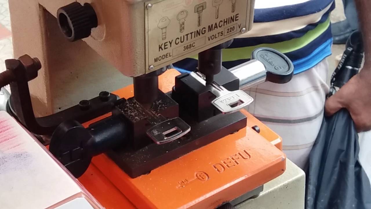 Making a duplicate key, Dhaka, Bangladesh - YouTube