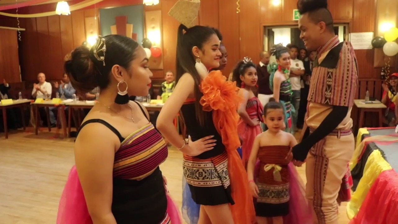 Liurai Timor-Desfile de moda - YouTube