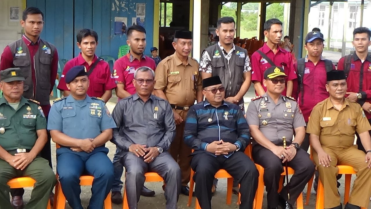 BUPATI SIMEULUE PASANG STIKER PKH - YouTube