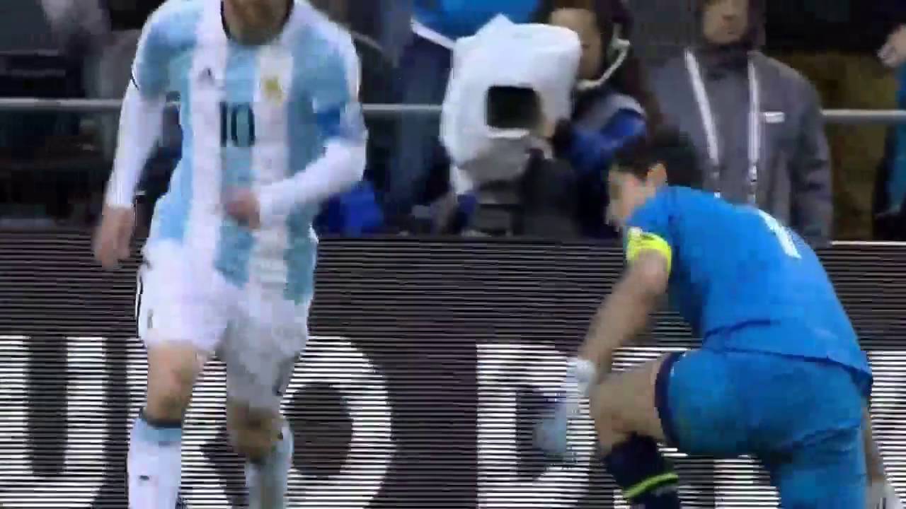 Messi Amazing Nutmeg vs Venezuelan Keeper - YouTube