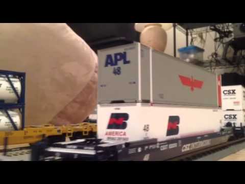 MTH CSX AC4400 Lionel CSX and TTX Intermodal Husky Stack Cars - YouTube