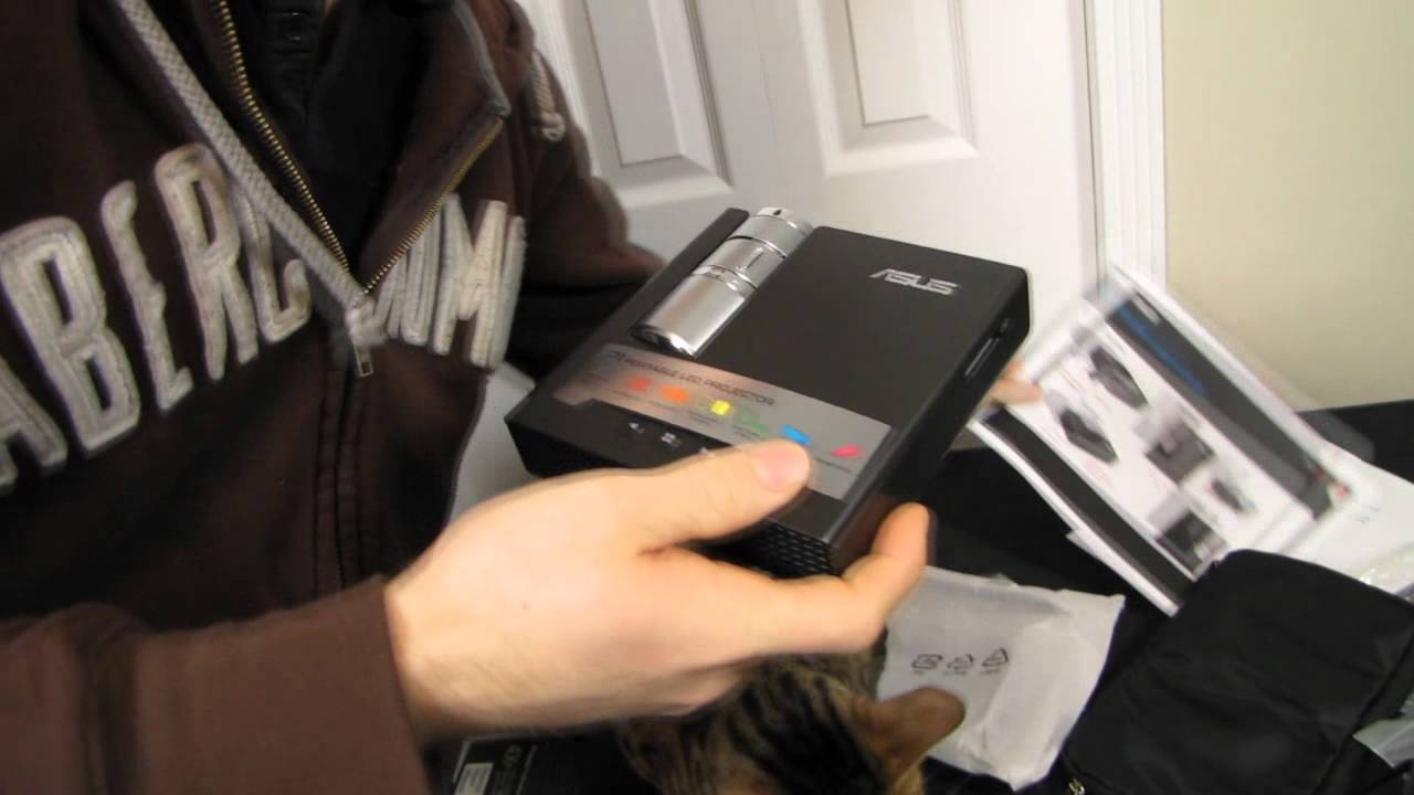 ASUS P1 Mini 1280x800 LED Data Projector Unboxing & First Look Linus ...