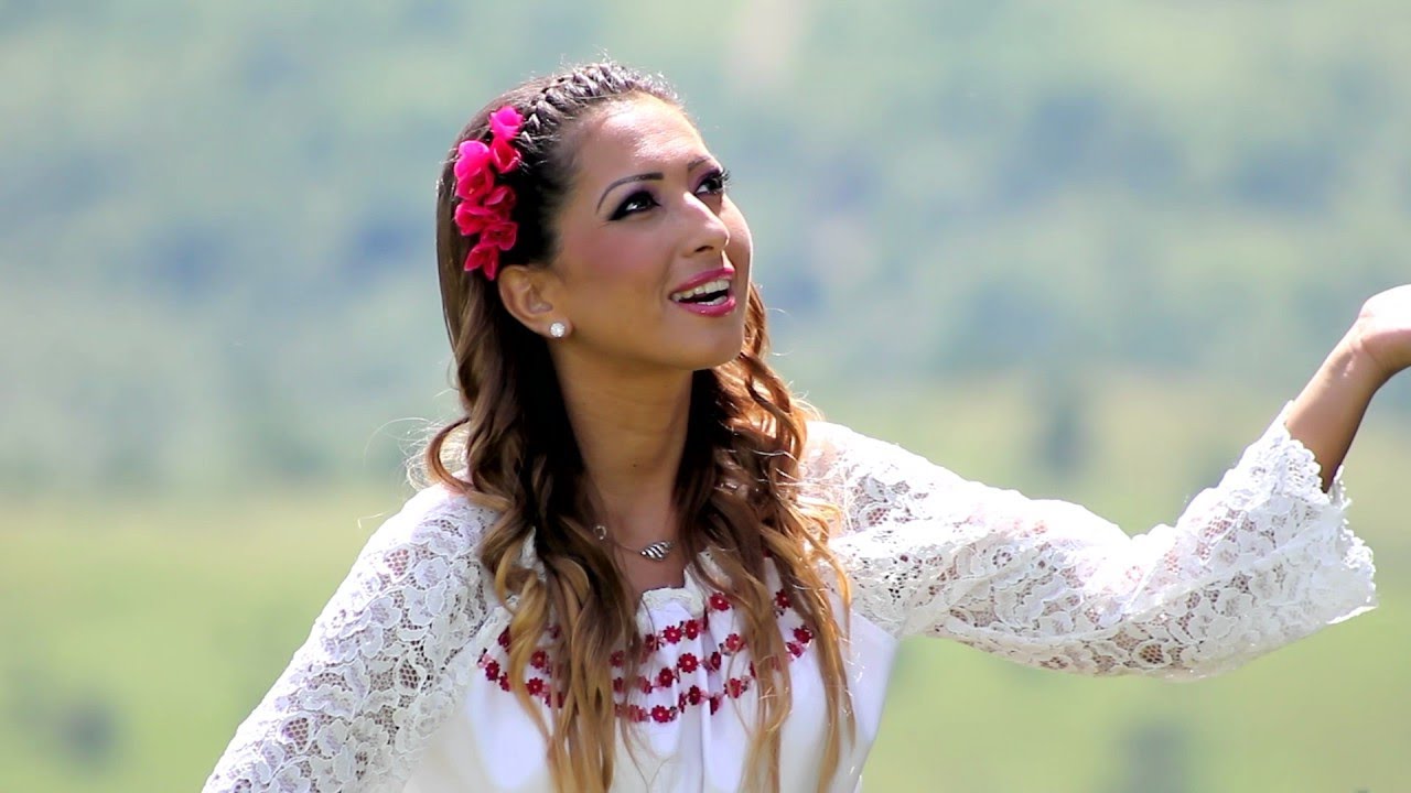 Livia Pop - Din flori, raza de luna [oficial video] - YouTube