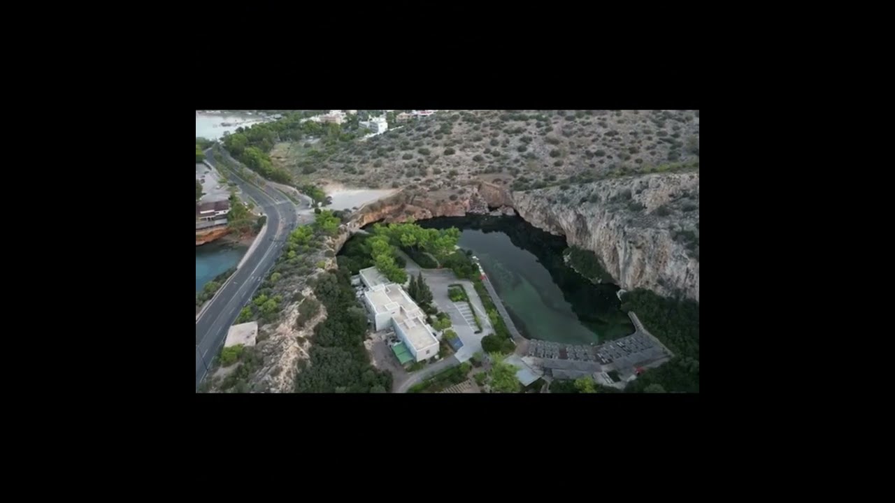 Λίμνη Βουλιαγμένης, η τρύπα του διαβόλου… - YouTube