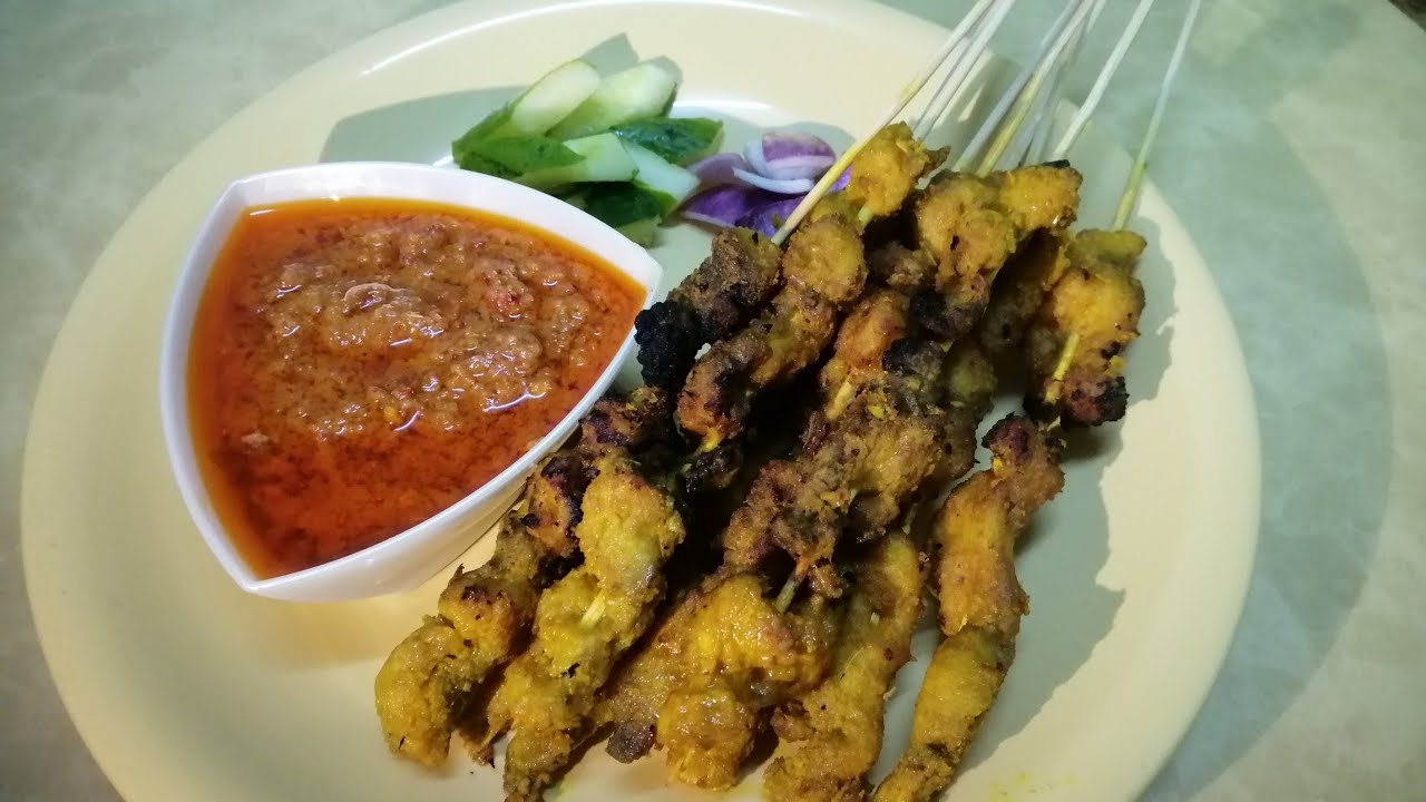 Satay fish skewered with peanut sauce [鱼肉沙爹与花生酱] - YouTube
