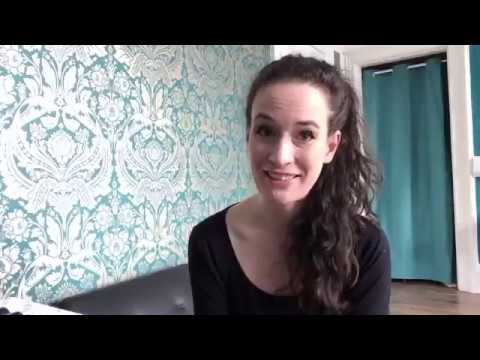 Posture vs postural alignment for singers - YouTube