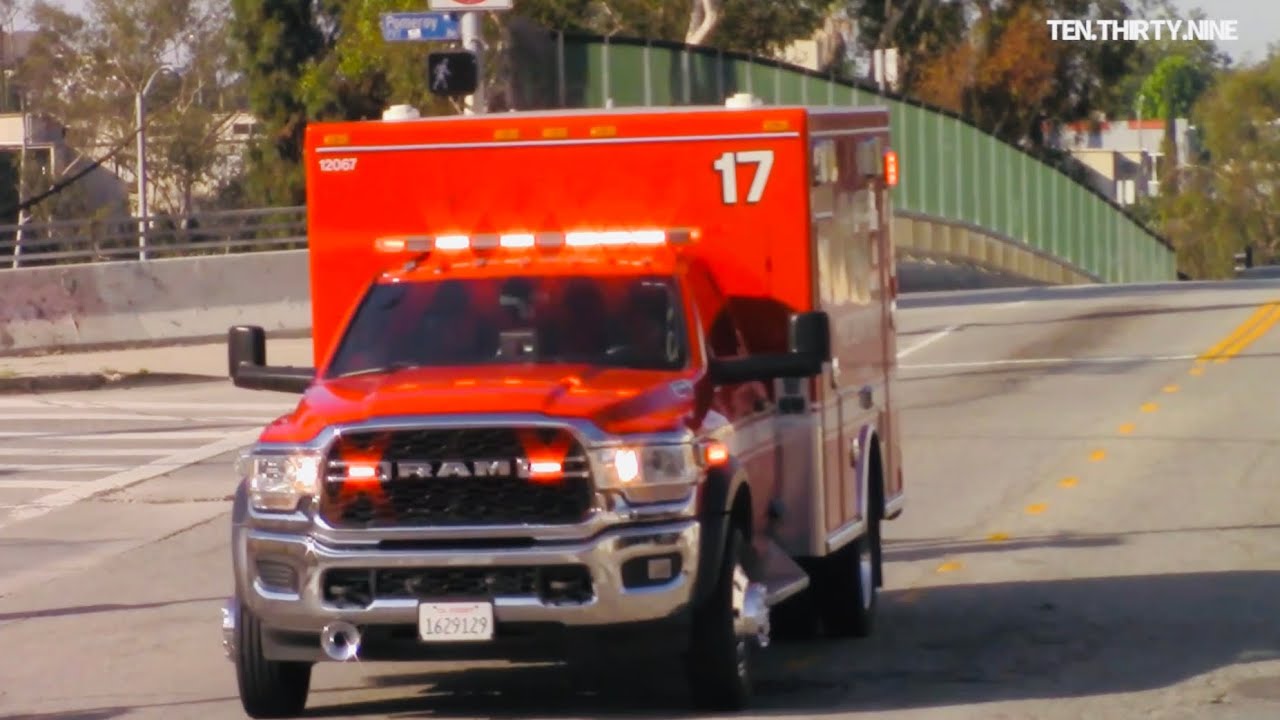LAFD RESCUE 17 TRANSPORTING RESPONSE - YouTube