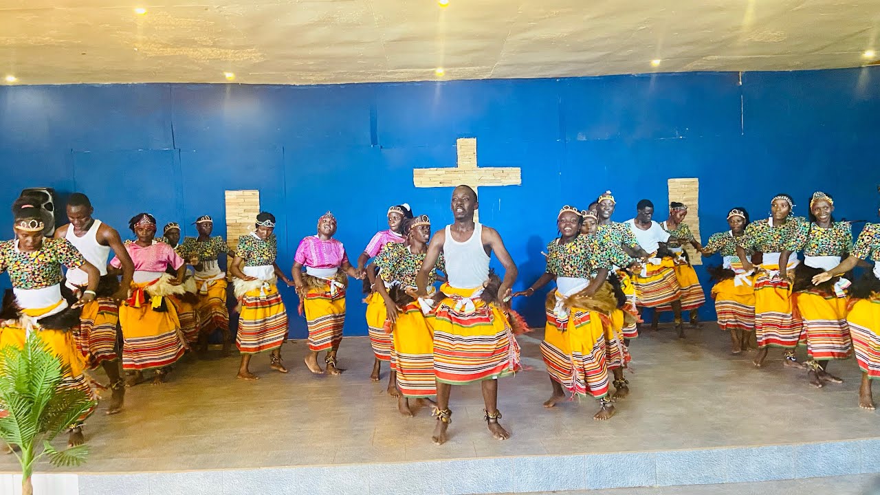 Traditional dance maganda dance @gloriouschurchnsangi - YouTube