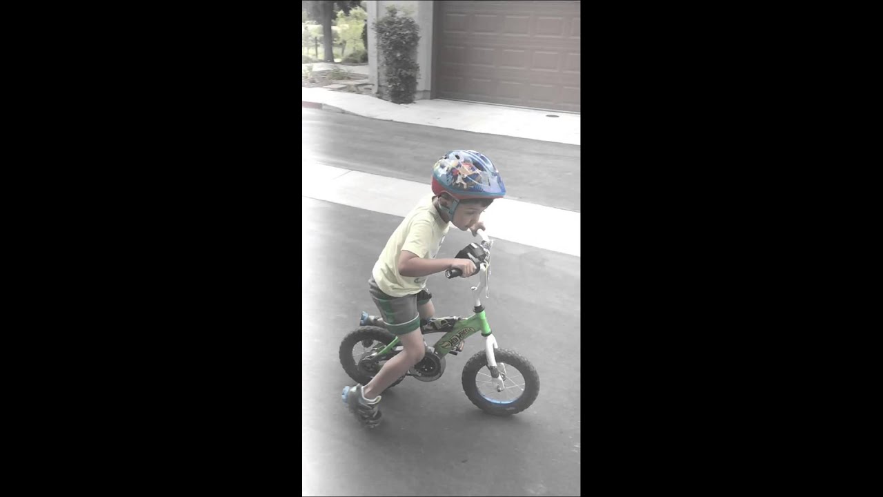 Training wheels off😀 - YouTube