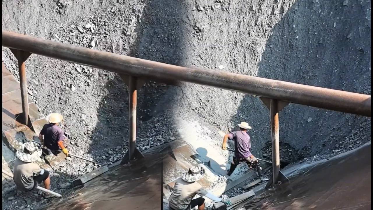 How to Unload a 3,000-Ton Sand Barge - YouTube