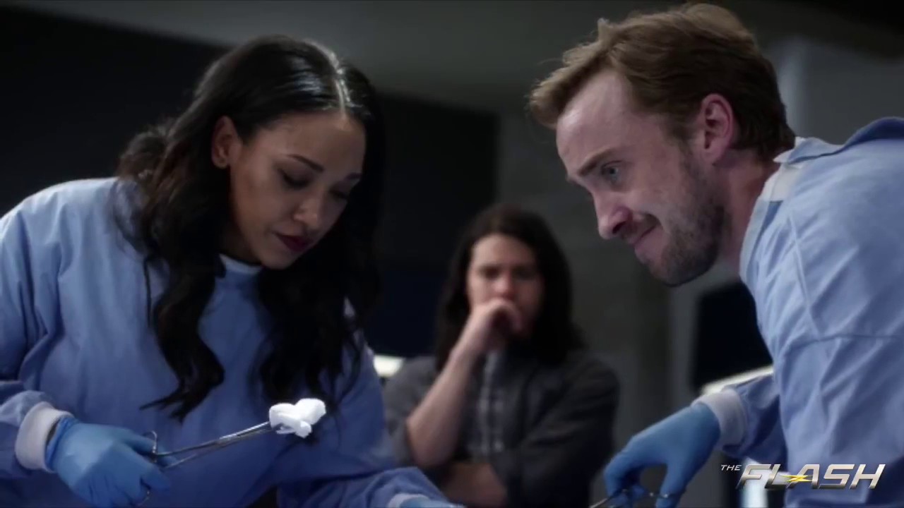 The Flash 3x18 Caitlin Snow Surgery - YouTube