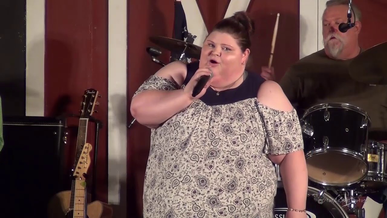 Erica Hawthorne sings When You Say Nothing At All at The Gladewater ...