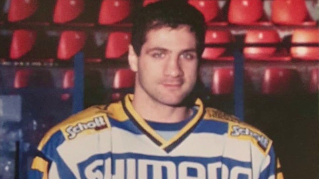 Joe Busillo dal Canada: «L'hockey è tornato, forza Mastini» - YouTube