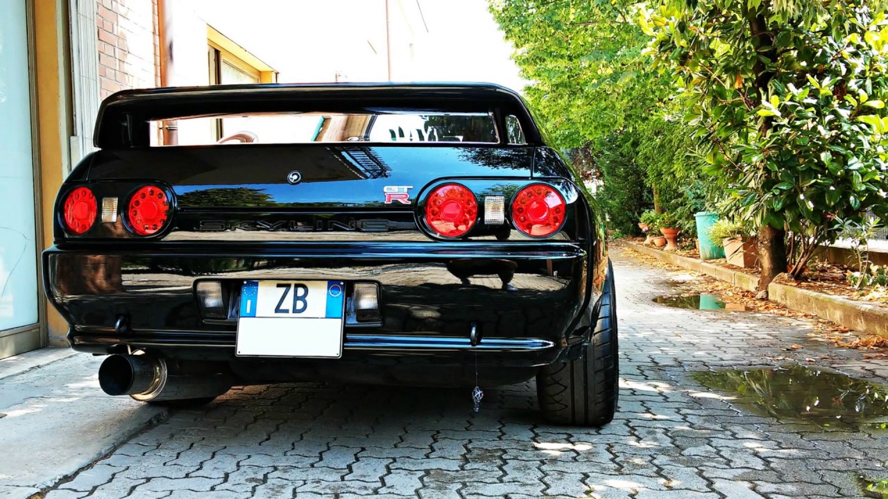 Nissan Skyline BNR32 GT-R (Italian Project) - YouTube