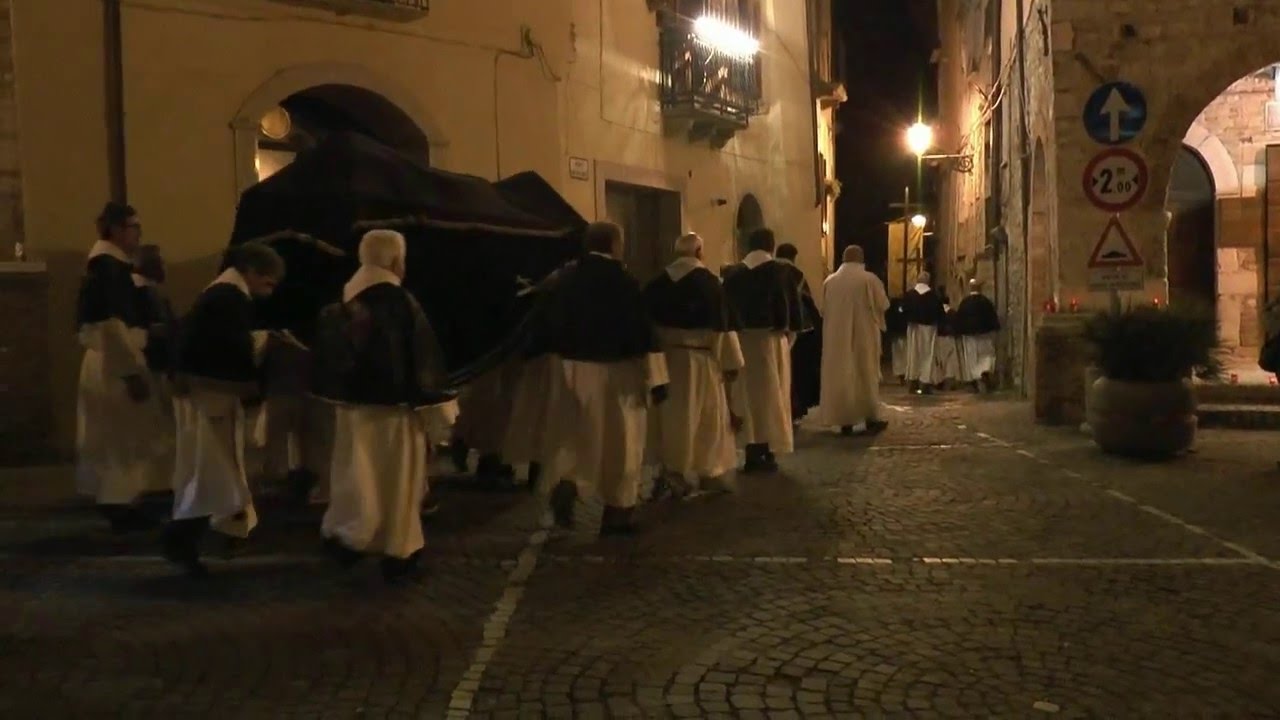 Il Venerdi' Santo di Fano Corno e Isola del Gran Sasso - YouTube