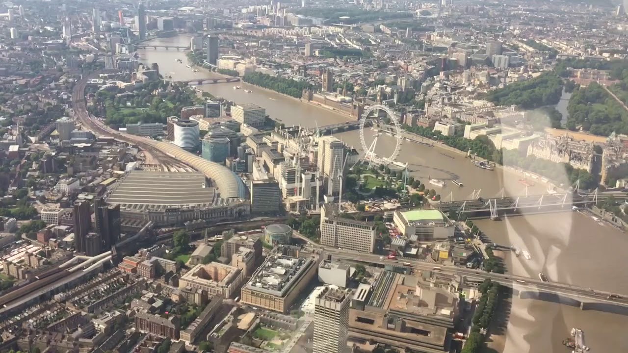 Helicopter flight over London - YouTube