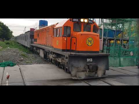 DEL 913 with EMU 06 serves as Commuter Train Alabang bound - YouTube
