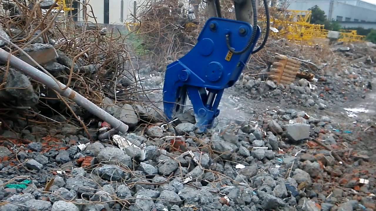 BEIYI Demolition excavator concrete rock crusher with shear at bauma ...