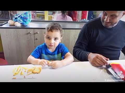 Baby Anthony & 3amo Elie (potato 😉🤪😜🍟🤩😍) mamnou3 7adan yekol mn plat atoutiiii 😁🤣