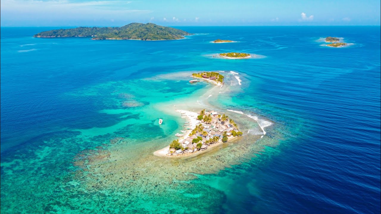 Cayos Cochinos | Honduras | Amazing Roatan Tours - YouTube