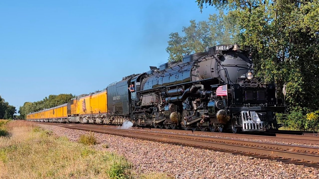 Union Pacific Big Boy 4014 on the Villa Grove Subdivision in Papineau ...