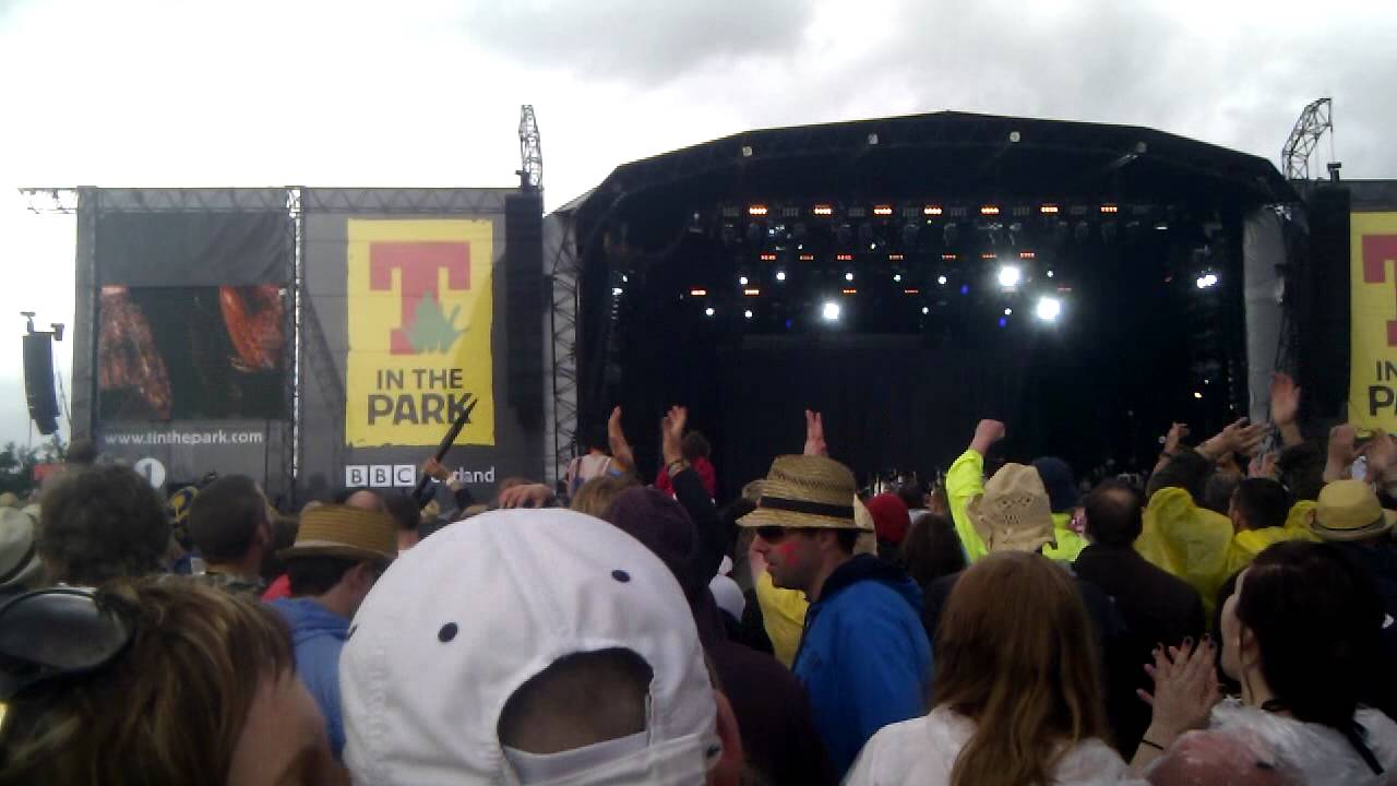 Slash- Paradise City at T in the Park 2011 - YouTube