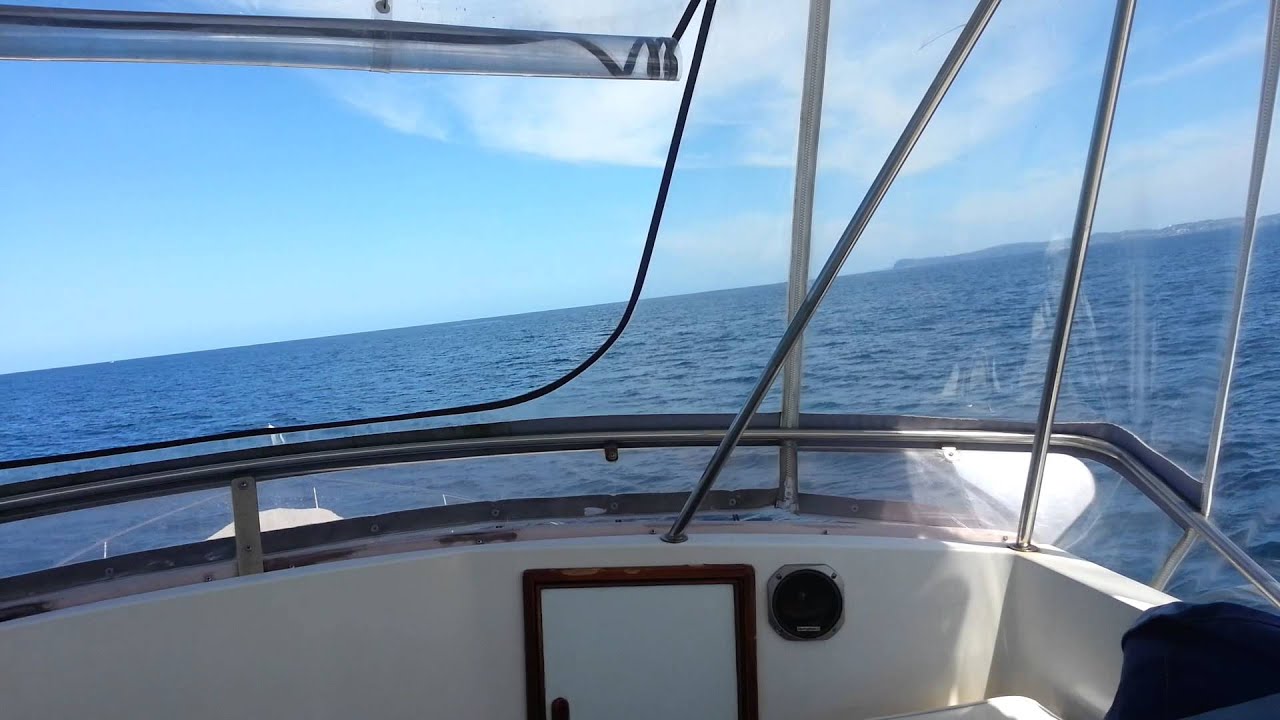 Riviera 38 Blue Water series Cruiser cruising down the Eastcoast of NSW ...