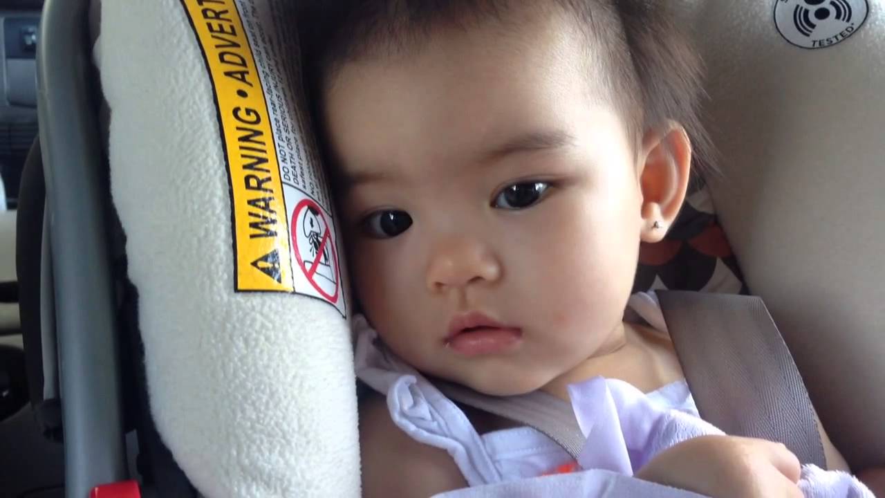 Baby watching iPad, 9 months - YouTube